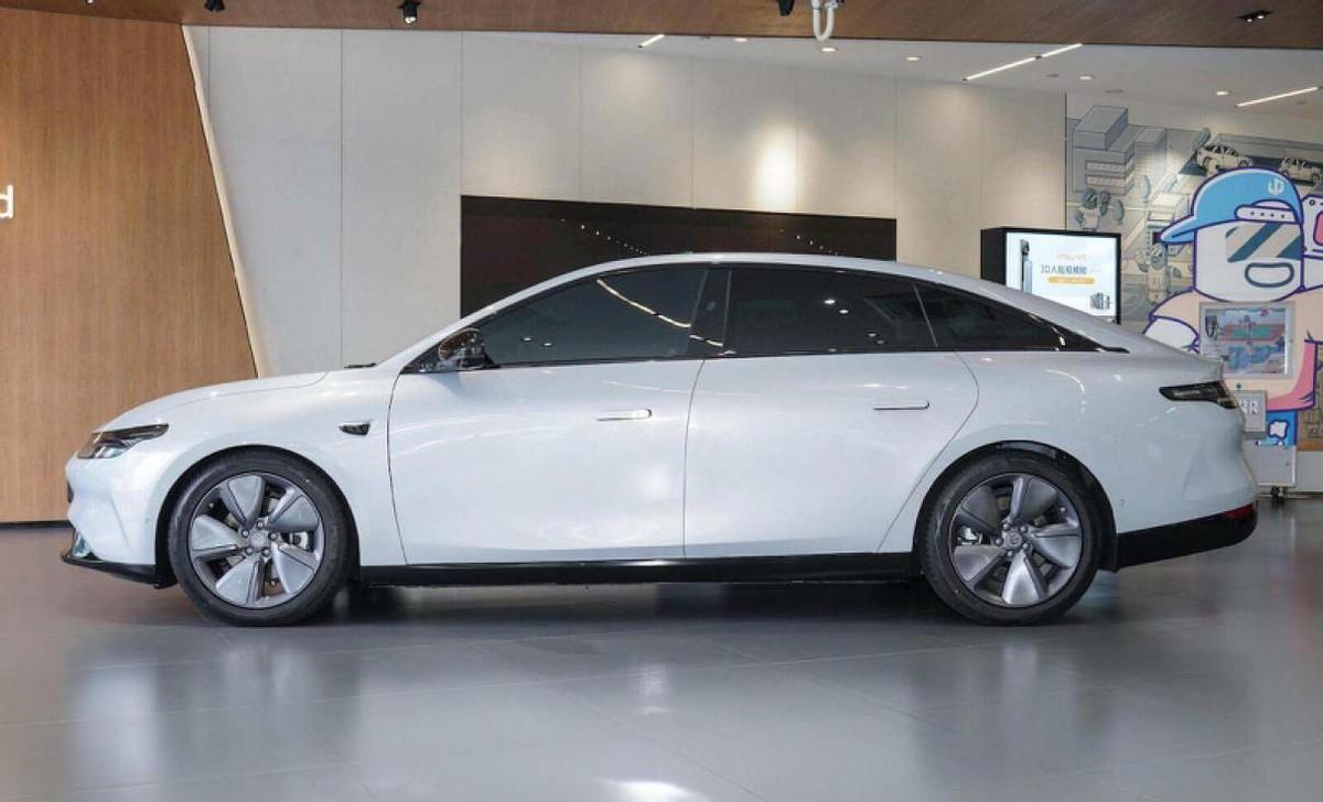 零跑C01又卷起来了，最高续航717km，轴距超2米9，值不值？_搜狐汽车_搜狐网