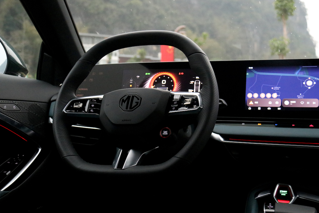 兼顾优雅高级与速度激情 定位至美顶格轿跑 MG7上市售11.98万元起_搜狐汽车_搜狐网