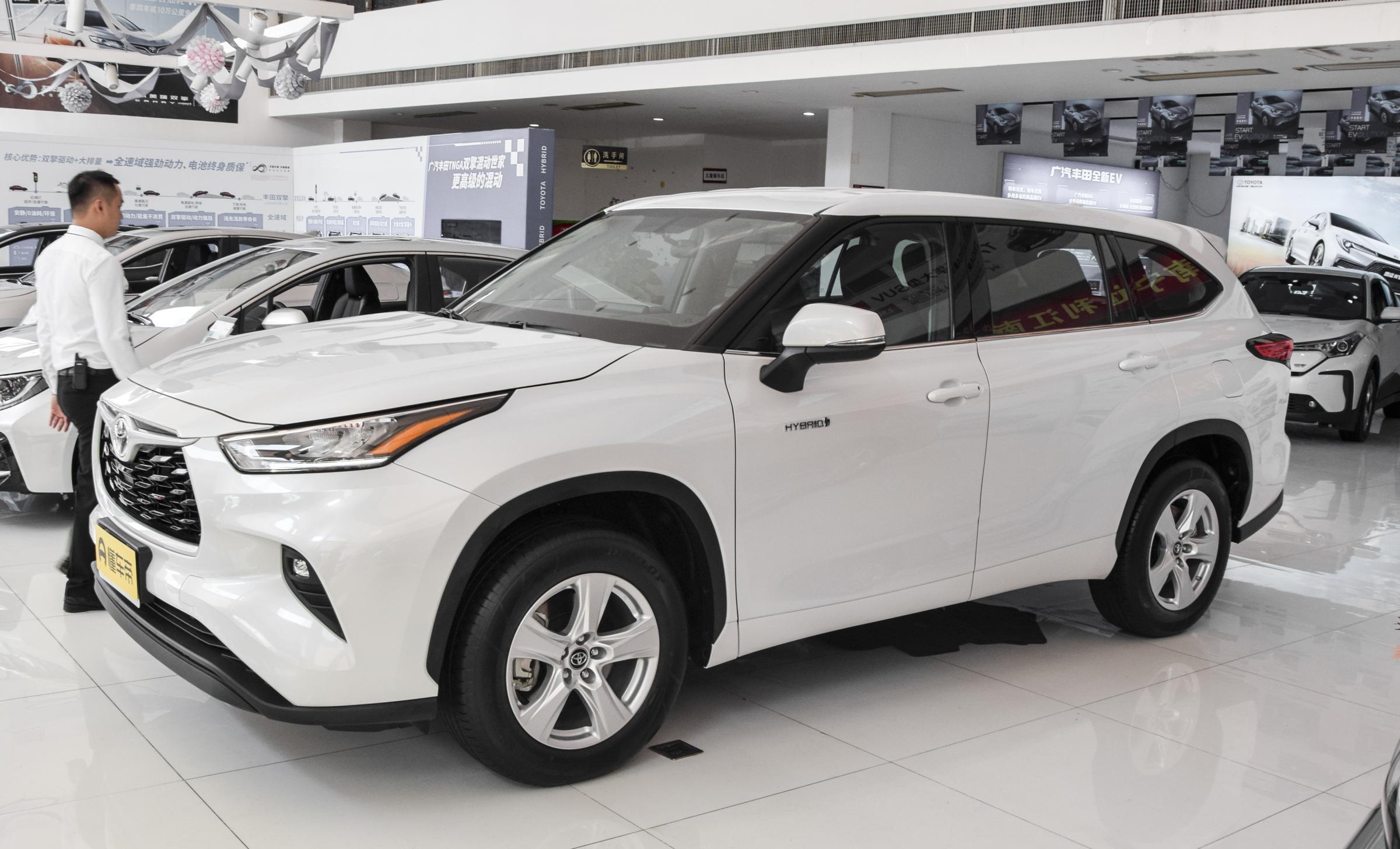 想买省油的7座中型SUV，绕不开这两款，动力强劲，省心舒适_搜狐汽车_搜狐网