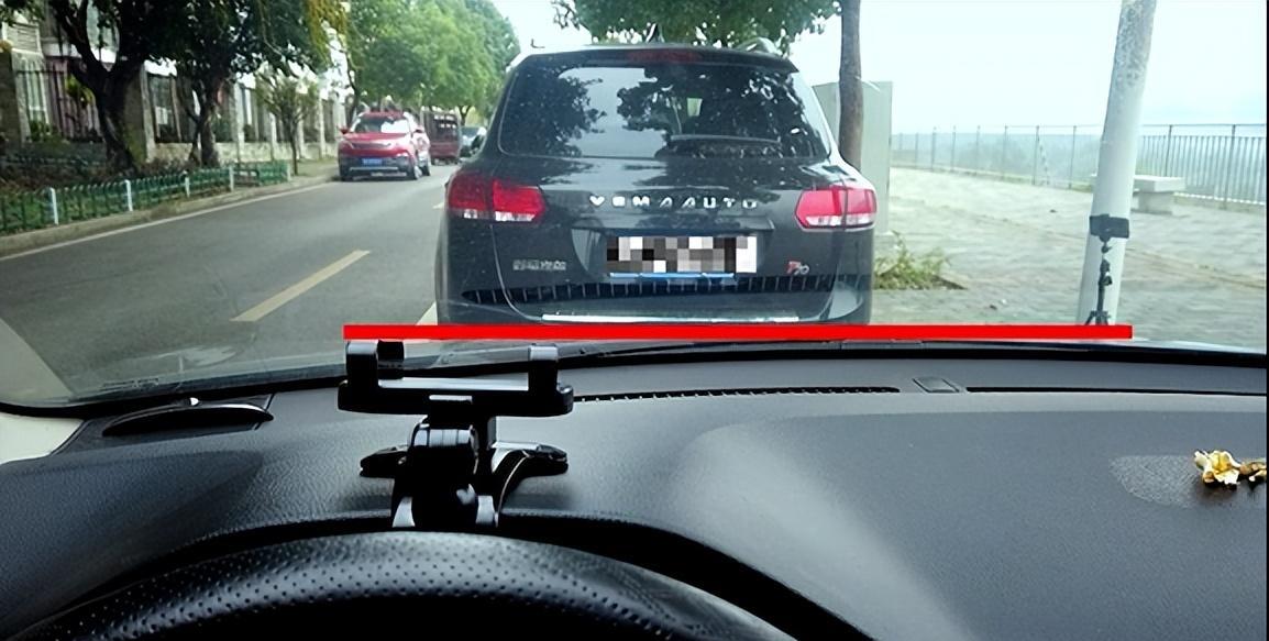 车身与障碍物的距离如何准确判断，老司机靠车感，新手司机靠点位_搜狐汽车_搜狐网