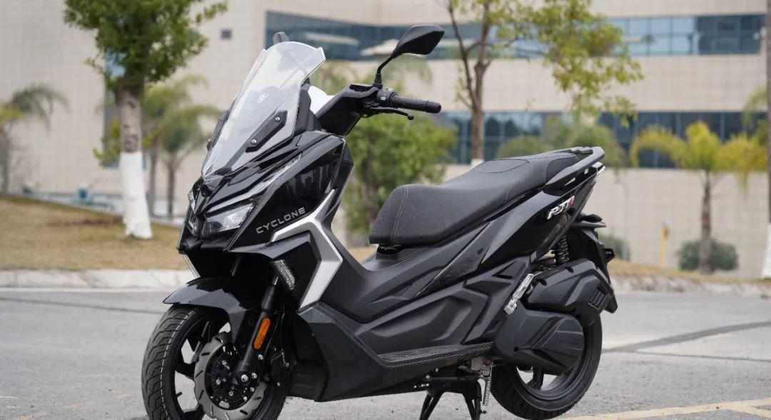 运动对阵优雅，赛科龙RT1对比豪爵UHR，该怎么选？_搜狐汽车_搜狐网