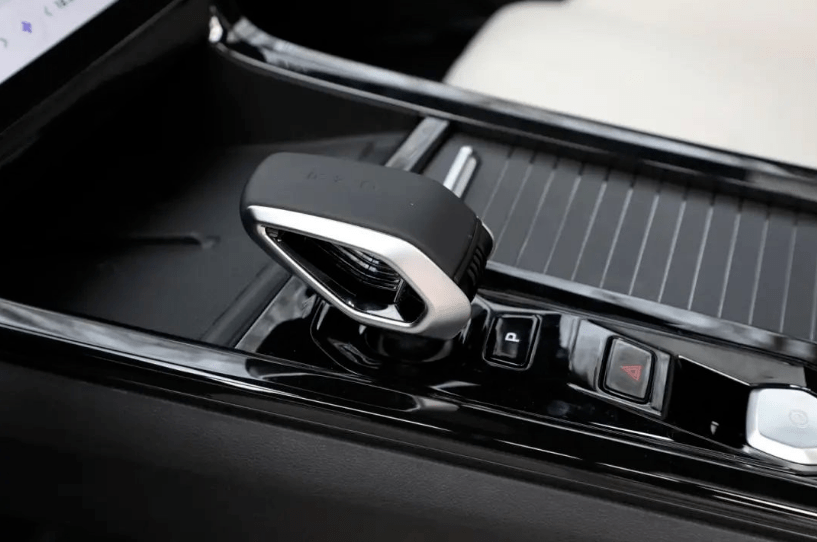 吉利博越COOL正式亮相！定位10万级，标配8155芯片_搜狐汽车_搜狐网