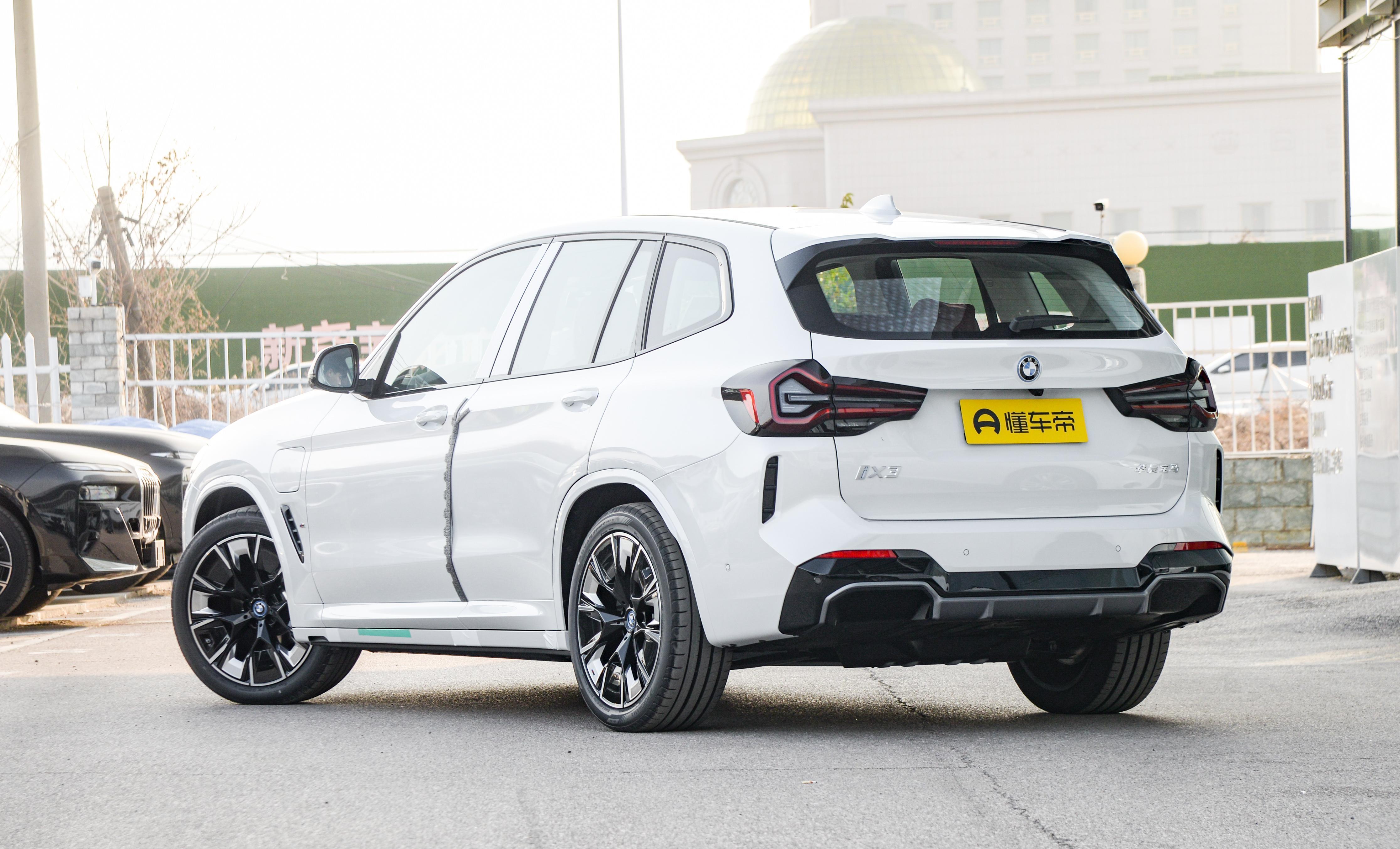 豪华品牌中的纯电动SUV，造型设计运动，续航550KM，宝马iX3_搜狐汽车_搜狐网