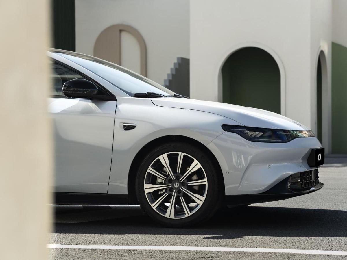 15万级电车操控怎么样？零跑C01对比秦PLUS EV_搜狐汽车_搜狐网