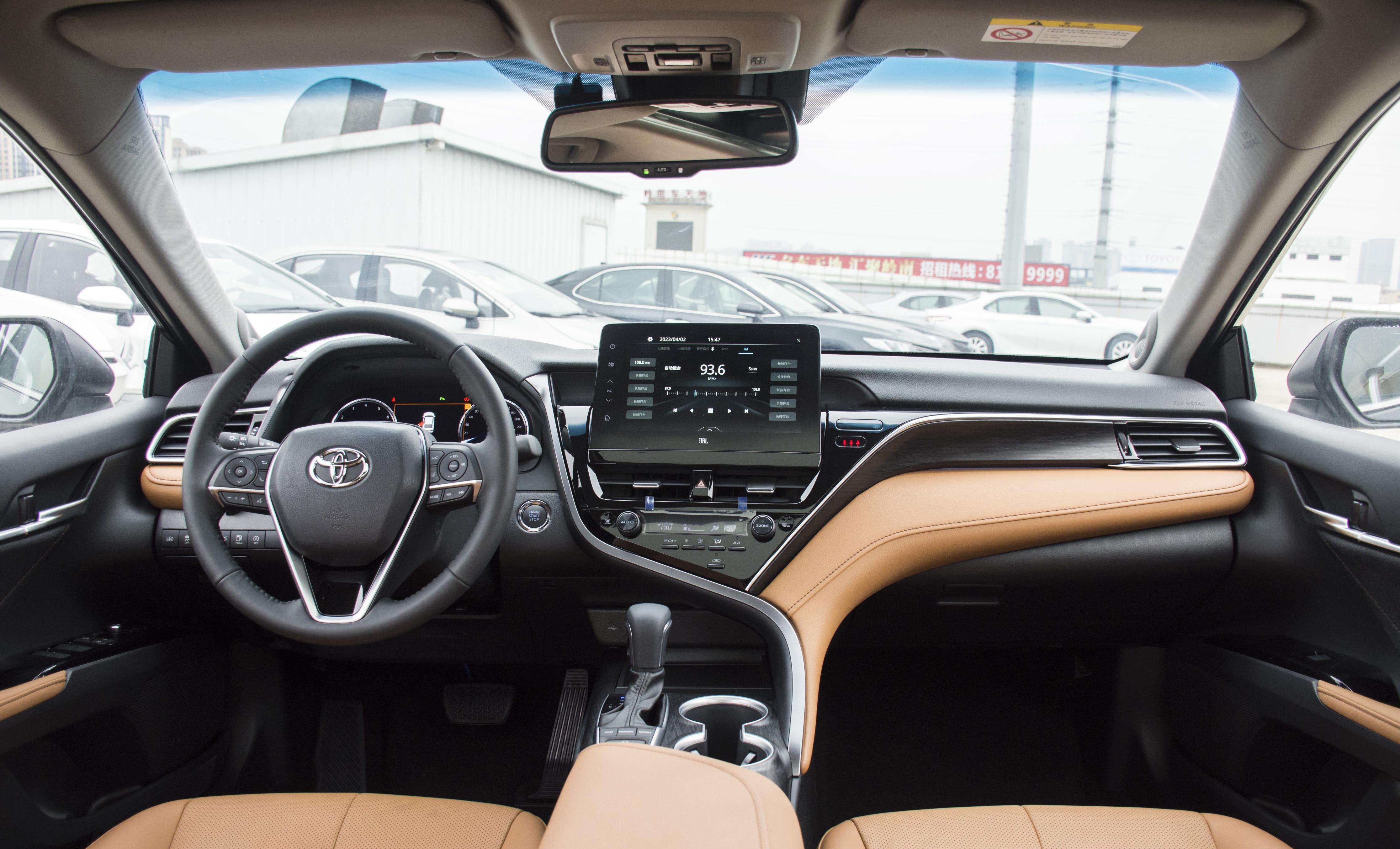 2023款凯美瑞，搭载2.5L+8AT变速箱，保值率同级第一，香吗？_搜狐汽车_搜狐网