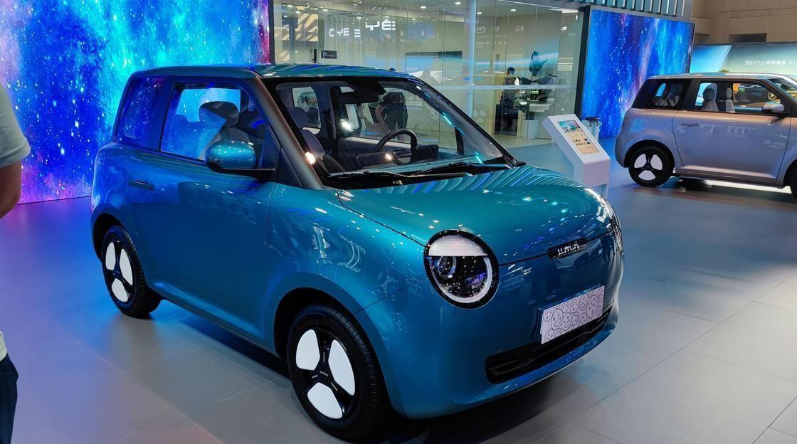 好停车、成本低，宏光MINIEV和长安Lumin谁更适合年轻人？_搜狐汽车_搜狐网