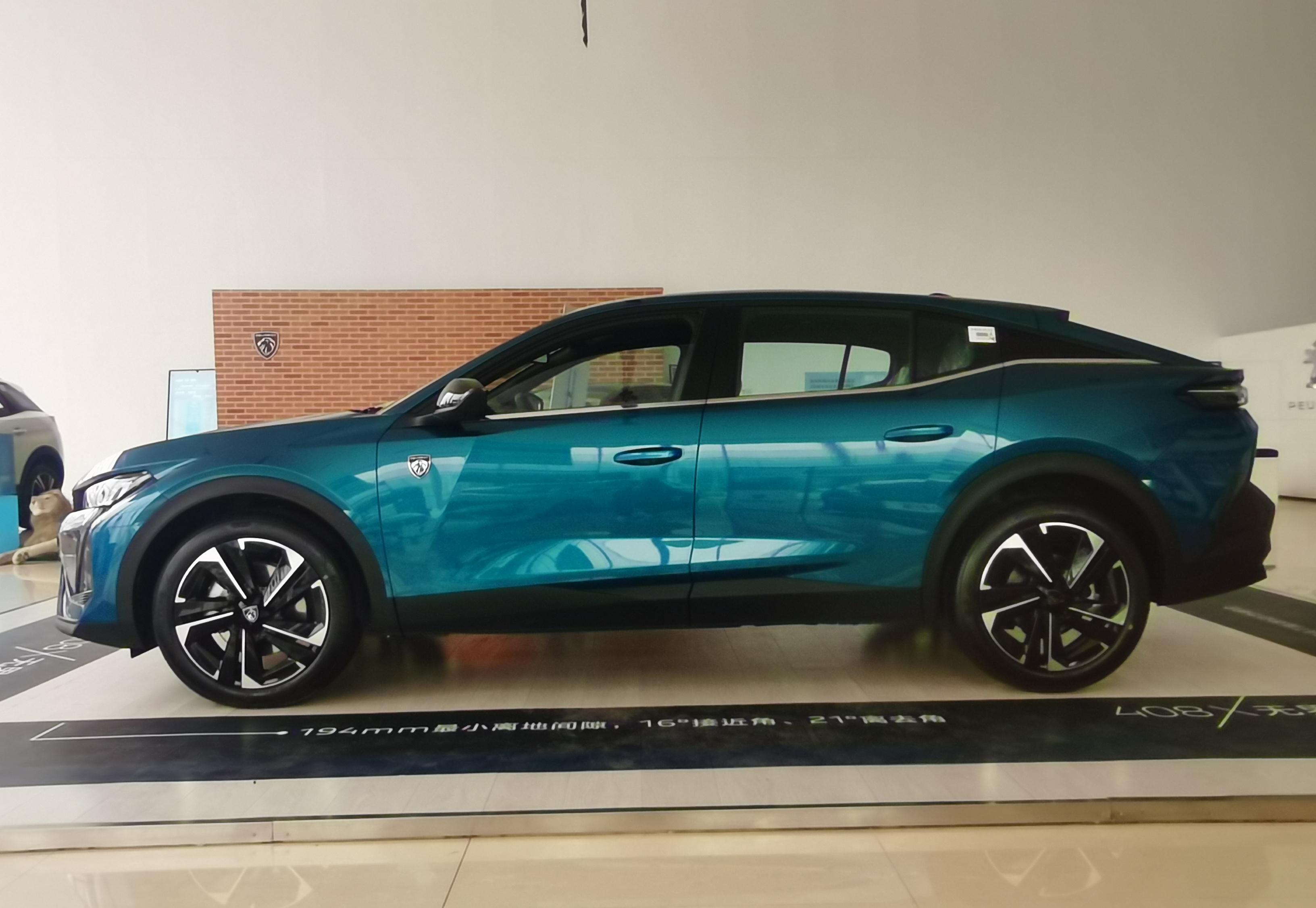 设计与实用兼顾，轴距2787mm，深度体验标致408X_搜狐汽车_搜狐网