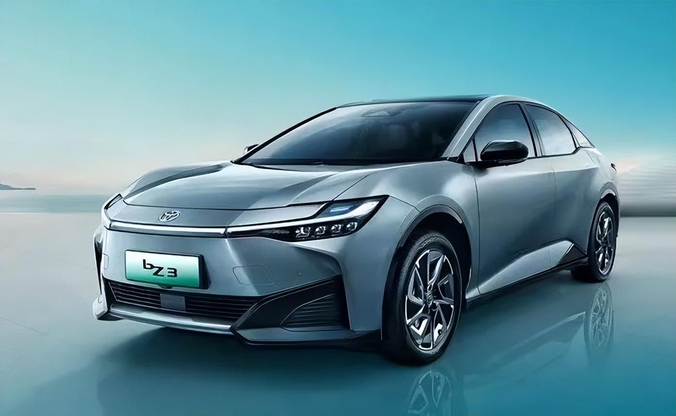 丰田首款电动轿车bZ3上市：落地价低至14万，已收获大量B端订单_搜狐汽车_搜狐网