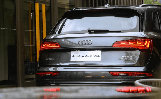 豪华B级SUV大PK，奥迪Q5L与凯迪拉克XT5两者二选一你会选谁_搜狐汽车_搜狐网