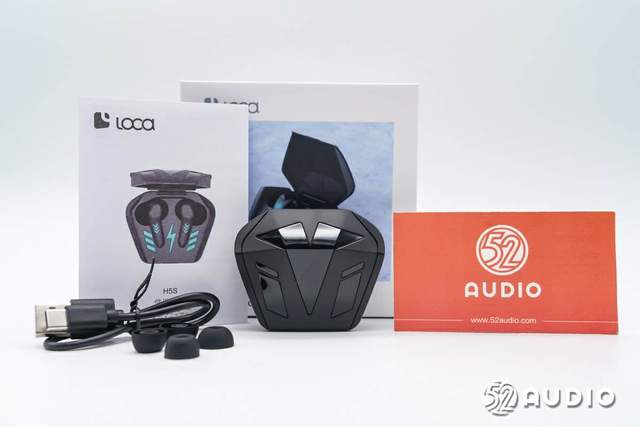 Loca H5S真无线游戏蓝牙耳机拆解，炫酷外观设计，轻巧舒适佩戴_充电_产品_特写