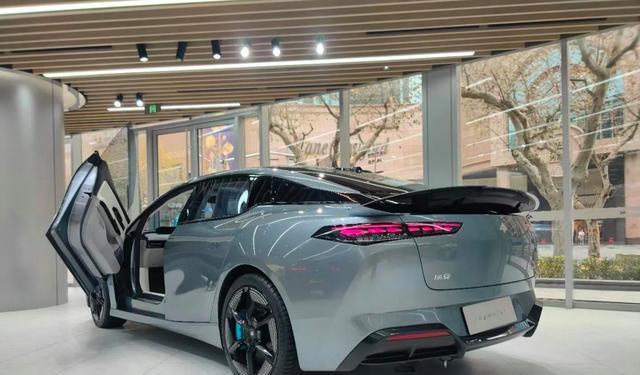 七翼大部分靠选装，广汽昊铂HyperGT开启预售21.99万元起_搜狐汽车_搜狐网