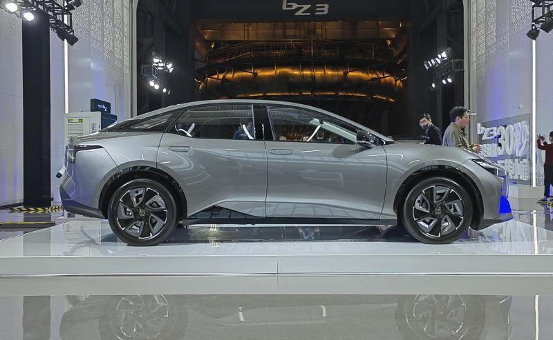 尺寸超特斯拉Model 3 一汽丰田bZ3深得比亚迪“真传”_搜狐汽车_搜狐网