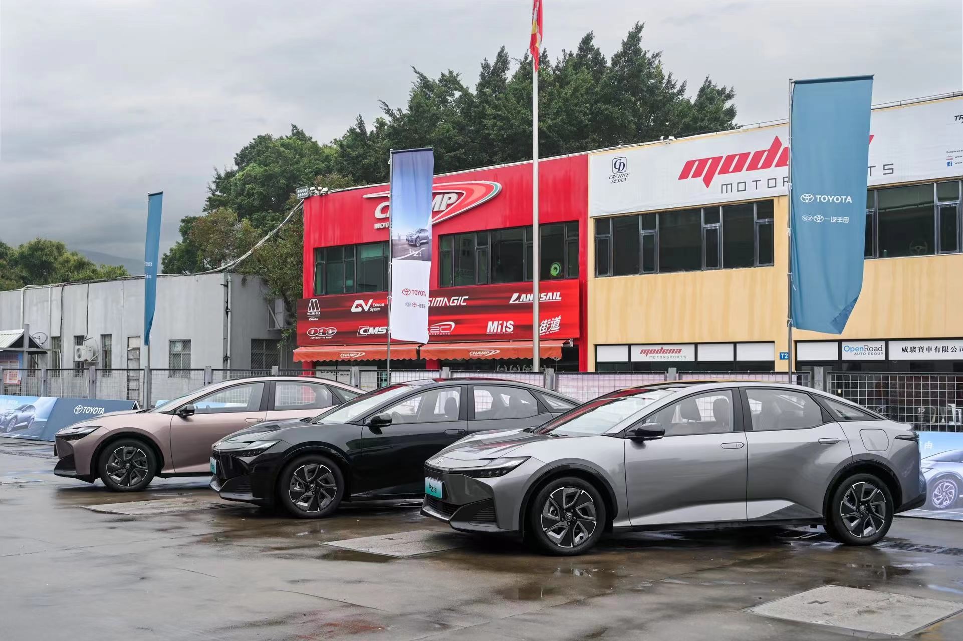 纯电动轿车也可以玩JDM！你看一汽丰田bZ3可以这样玩_搜狐汽车_搜狐网