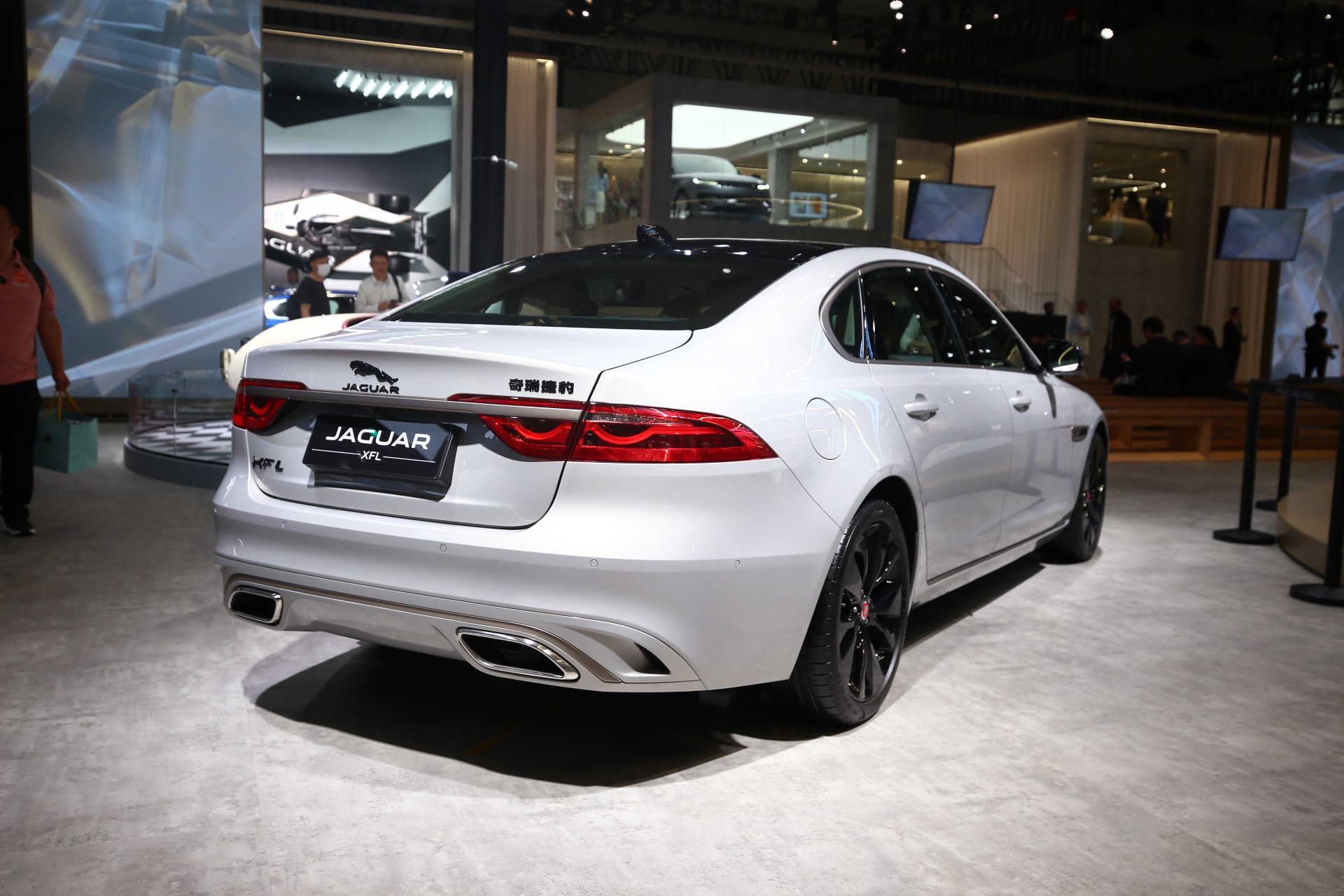 搭载第三代采埃孚8AT！性价比超A6L 这英伦豪车更值了？_搜狐汽车_搜狐网