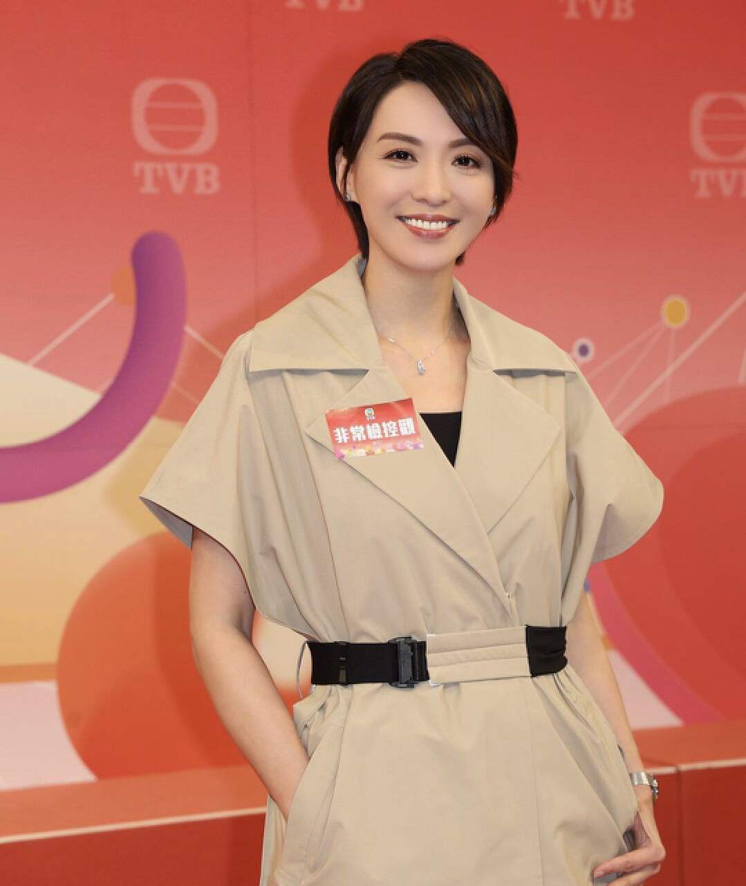 Tvb实力花旦街头拍戏被偶遇!49岁状态佳,皮肤像剥了壳的鸡蛋 搜狐大视野 搜狐新闻