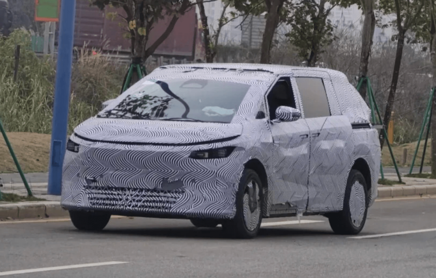 新势力进军MPV市场？小鹏H93与理想W01谍照曝光，谁更值得期待？_搜狐汽车_搜狐网