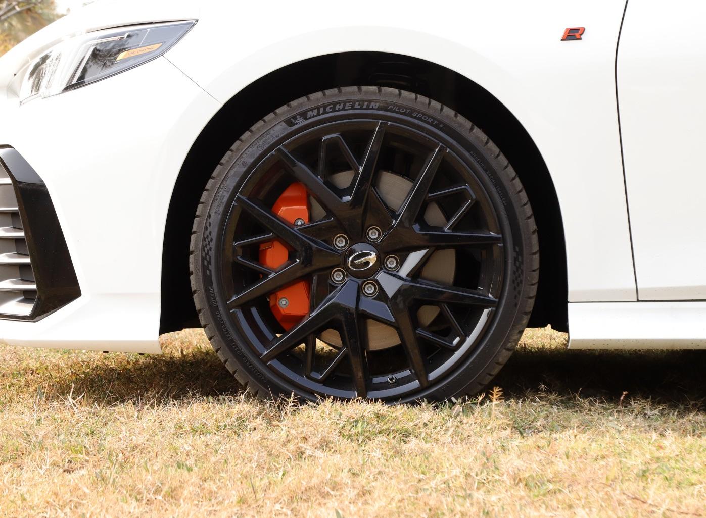 13.8万起，2.0T+8AT，5.7s破百，传祺影豹2.0T值得买吗？_搜狐汽车_搜狐网