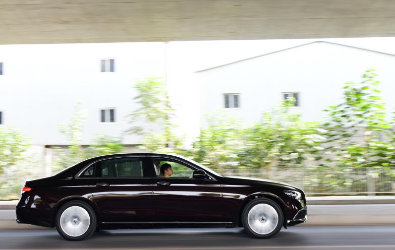 53万提了辆奔驰E300L，开了2850公里后，车主有话要说_搜狐汽车_搜狐网