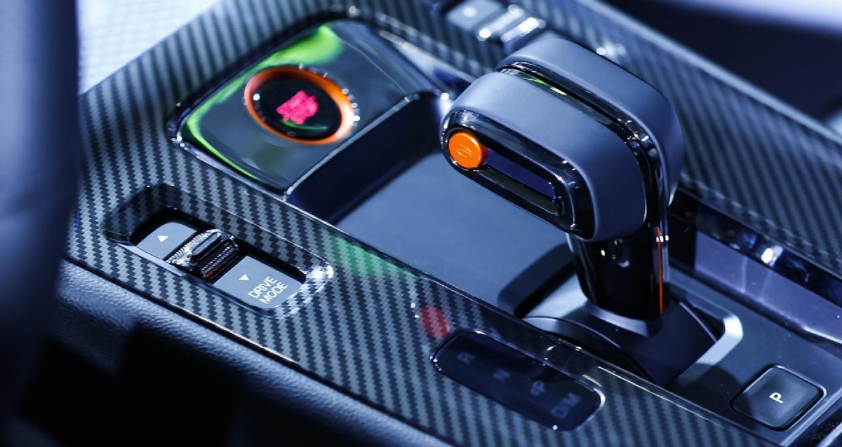 2.0T！265马力！零百5.7s追平Type-R，不到14万拿下影豹R_搜狐汽车_搜狐网