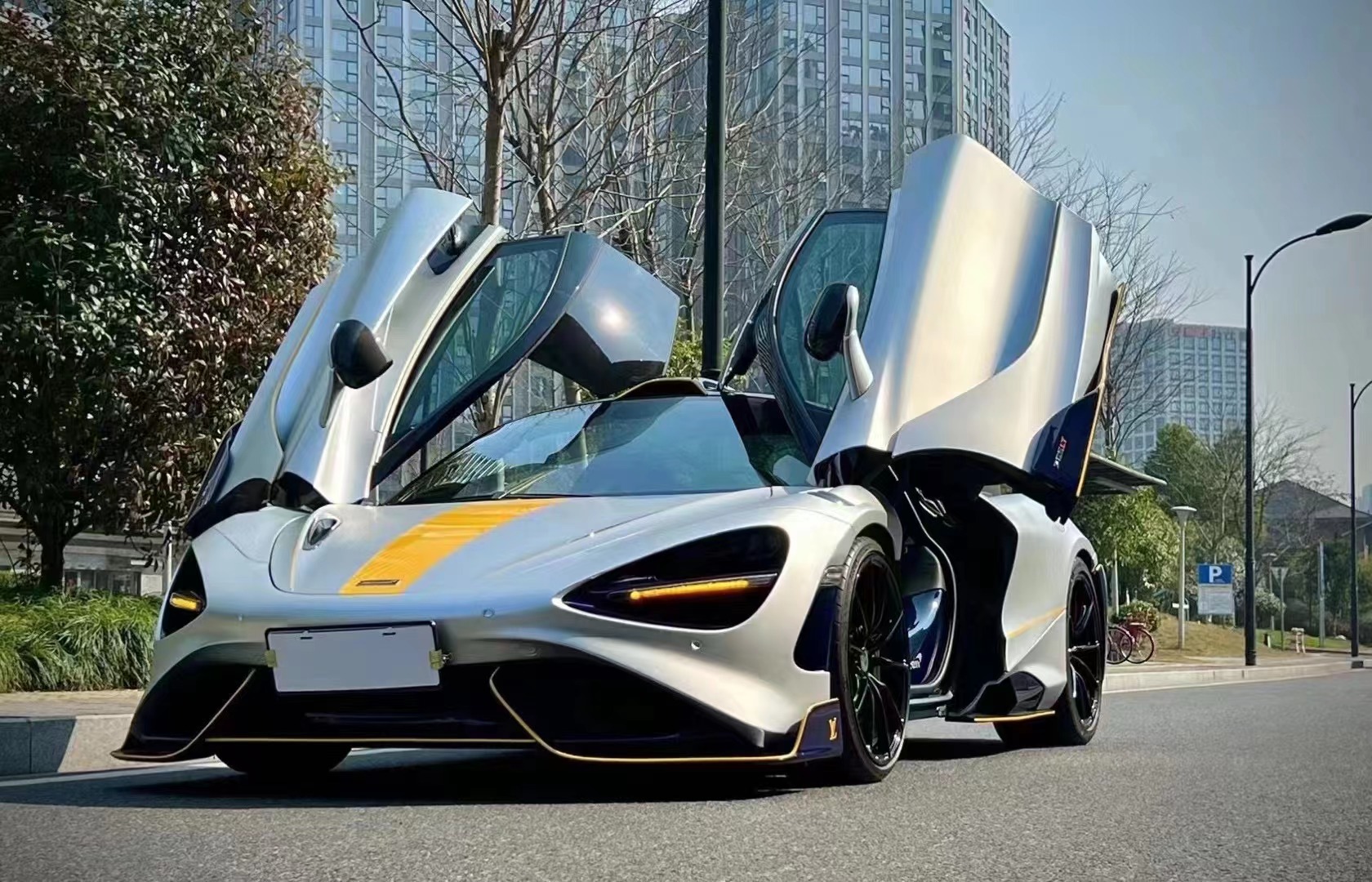 迈凯伦720S P版，改装全套蓝碳765LT套件_搜狐汽车_搜狐网