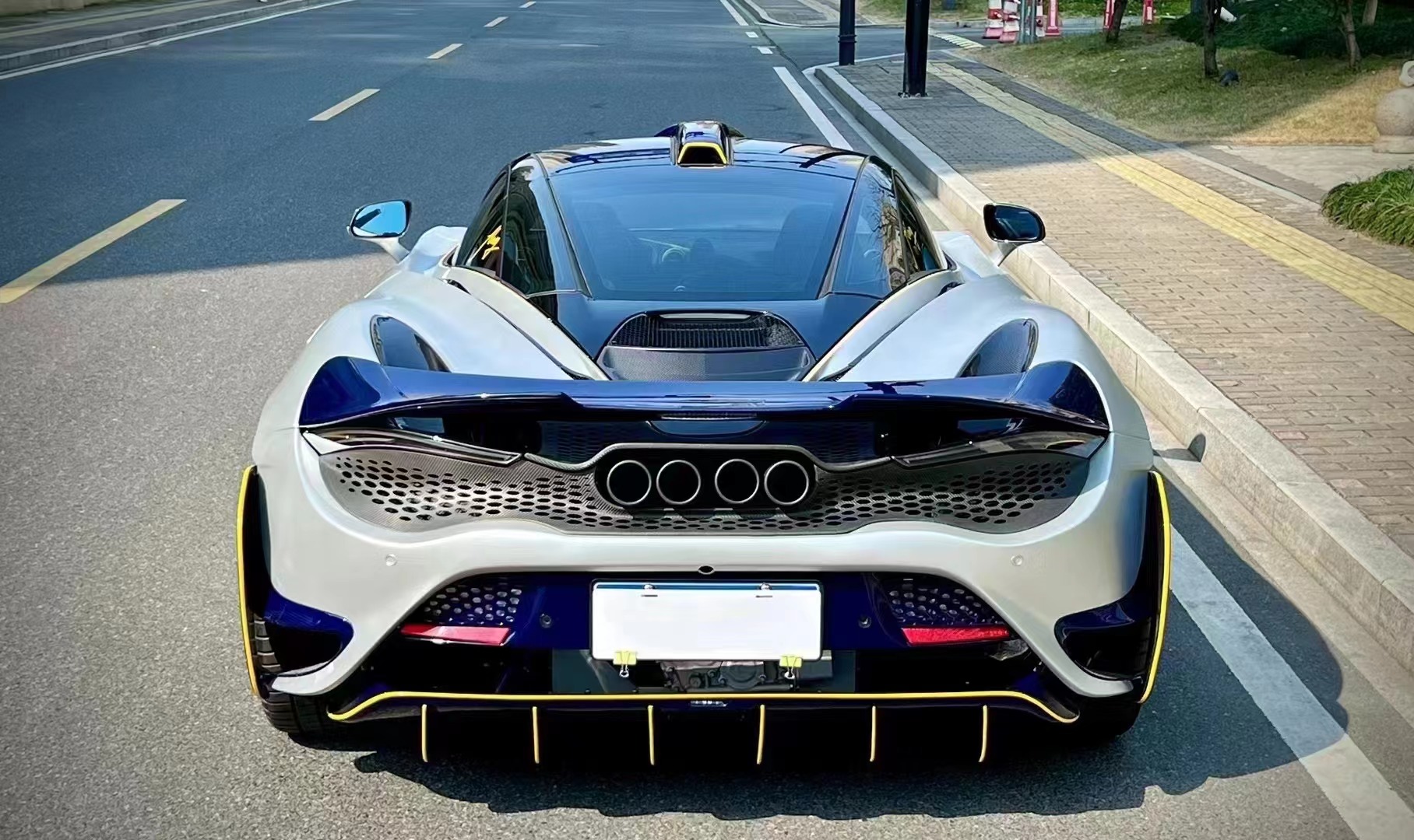 迈凯伦720S P版，改装全套蓝碳765LT套件_搜狐汽车_搜狐网