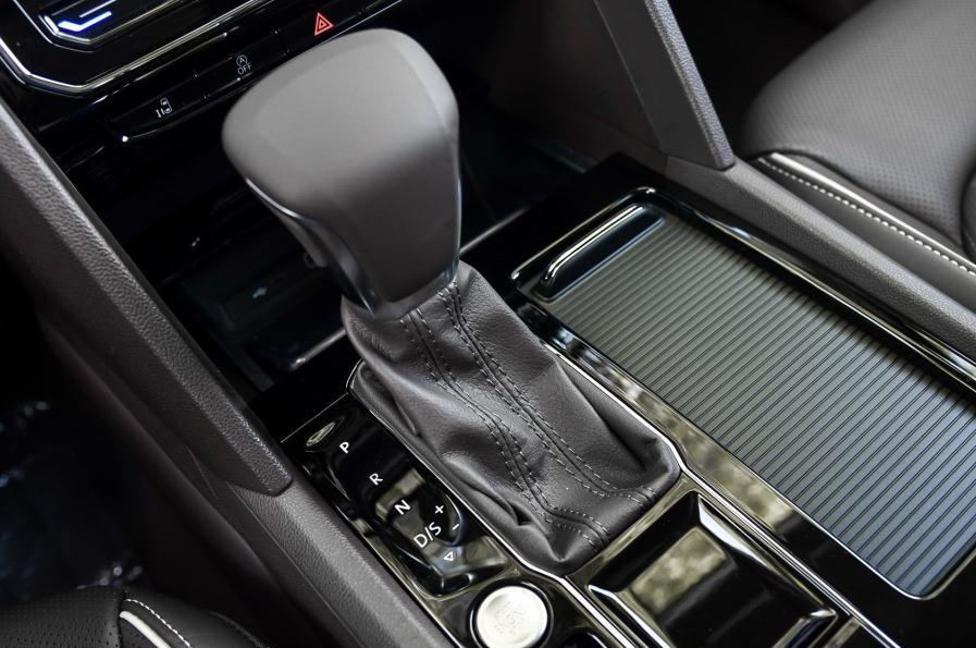 大众MPV真来了！比埃尔法霸气，长5346mm后排大如床，28.68W_搜狐汽车_搜狐网