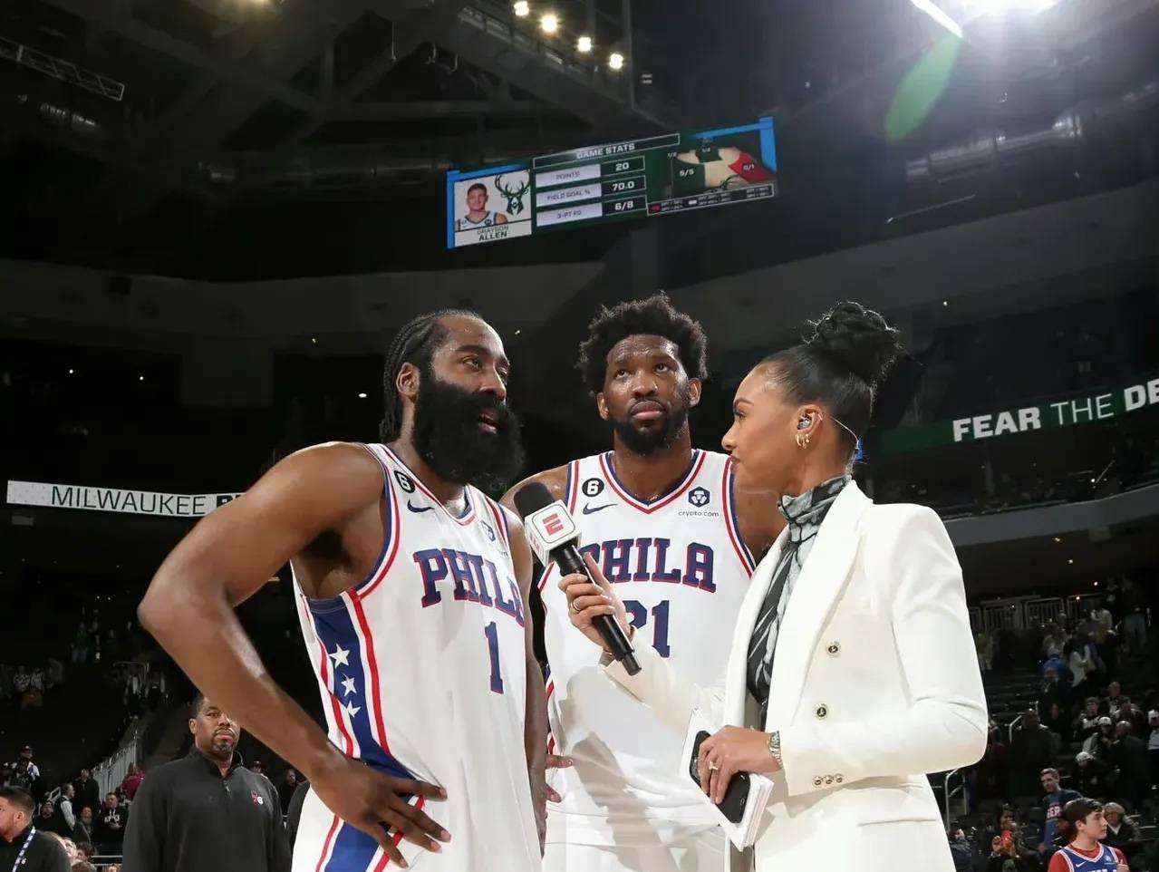 NBA ：76人队主场不敌绿军，赛后哈登与恩比德谈输球原因_罚球_进攻_媒体