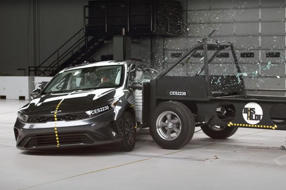 美国IIHS后排安全碰撞结果公布，日产轩逸，斯巴鲁XV表现最差？_搜狐汽车_搜狐网