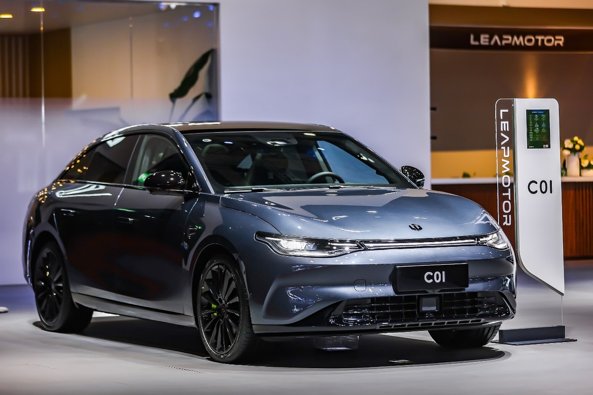 从动力到悬架，零跑C01和秦PLUS EV谁在市场无敌手？_搜狐汽车_搜狐网