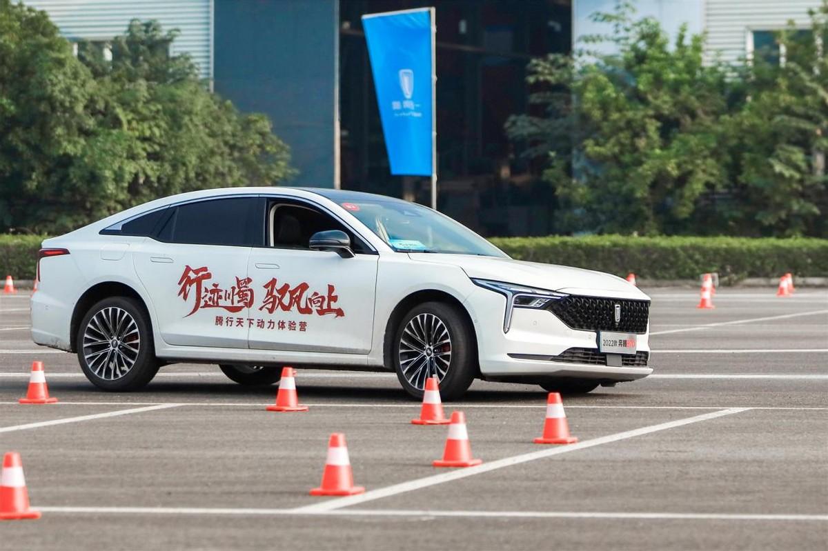 奔腾B70与中大型SUV红旗HS5、奔腾T99是同芯同源，2.0T发动机的车型仅此一款！_搜狐汽车_搜狐网