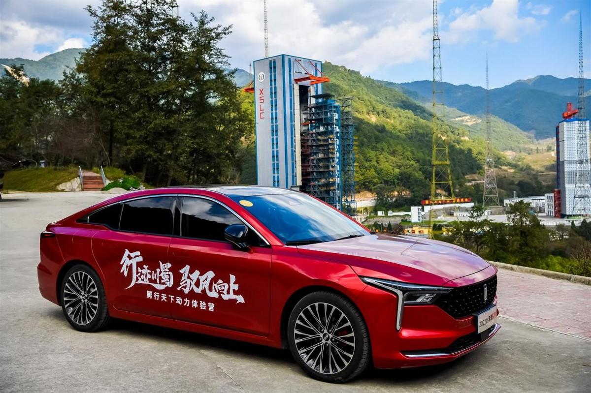 奔腾B70与中大型SUV红旗HS5、奔腾T99是同芯同源，2.0T发动机的车型仅此一款！_搜狐汽车_搜狐网