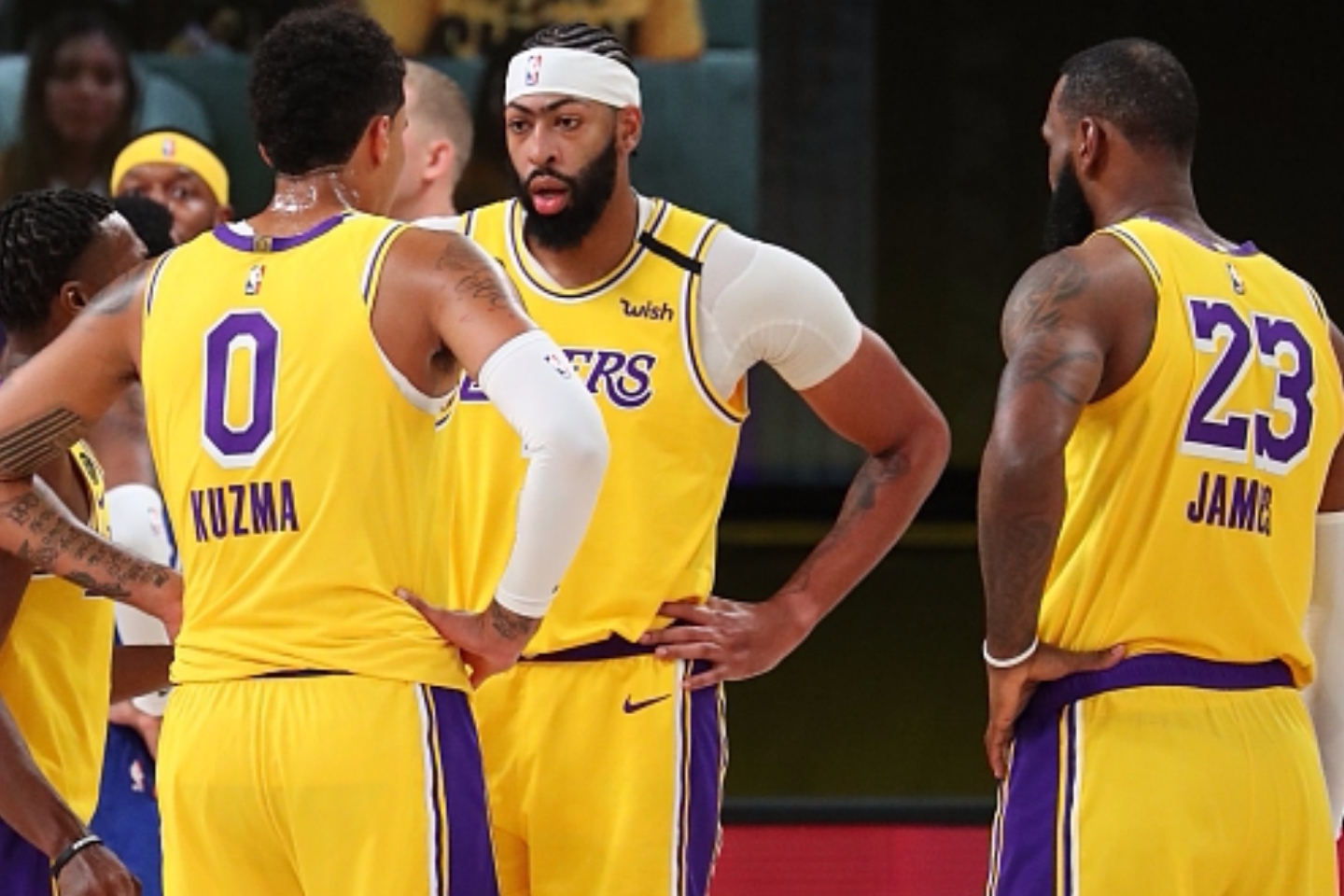 NBA西部决赛G1，湖人vs掘金126:132，詹姆斯错失关键3分！_比赛_实力_防守