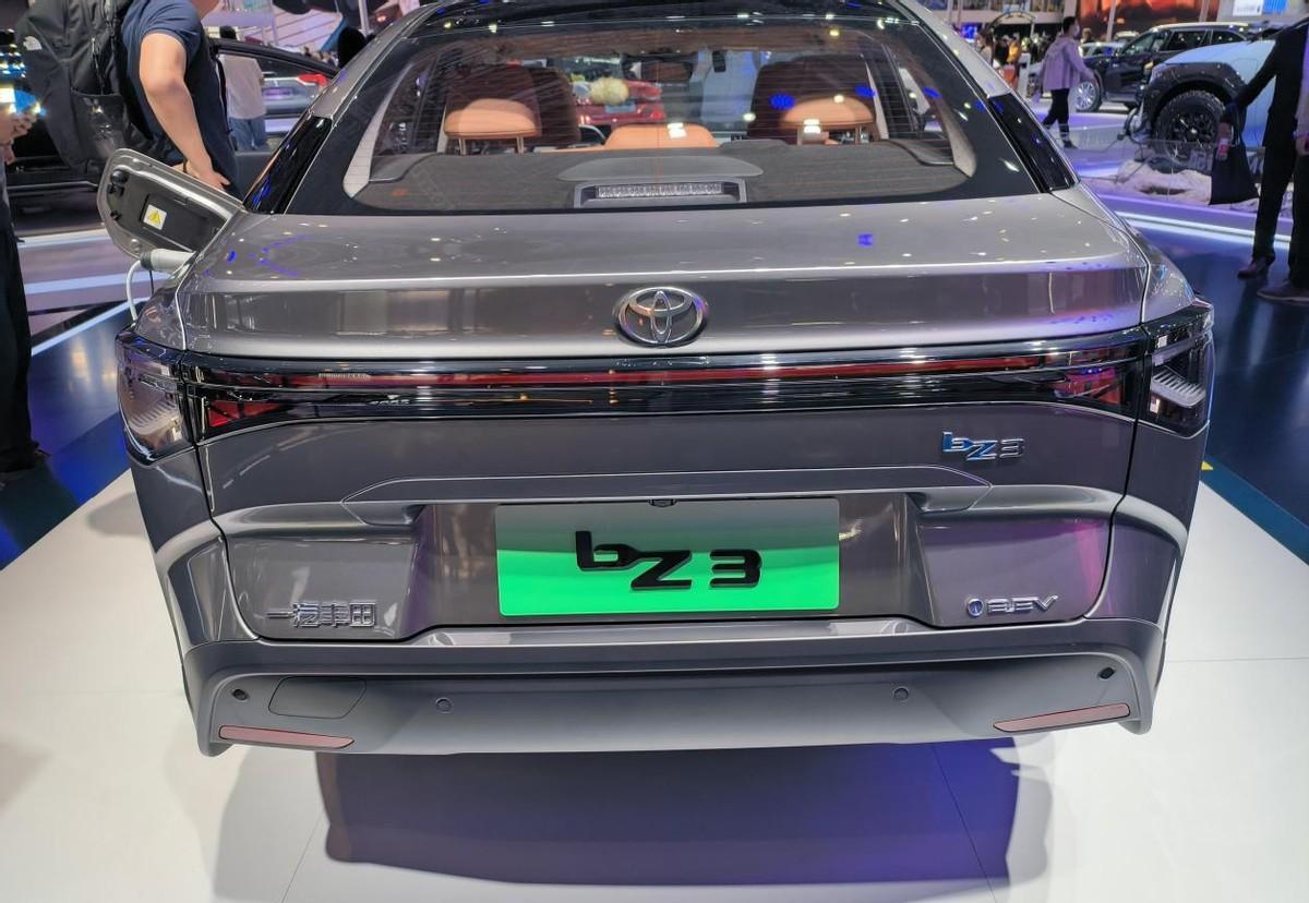 丰田bZ3的设计有多奇葩？主打一个与众不同，舒适度因人而异_搜狐汽车_搜狐网