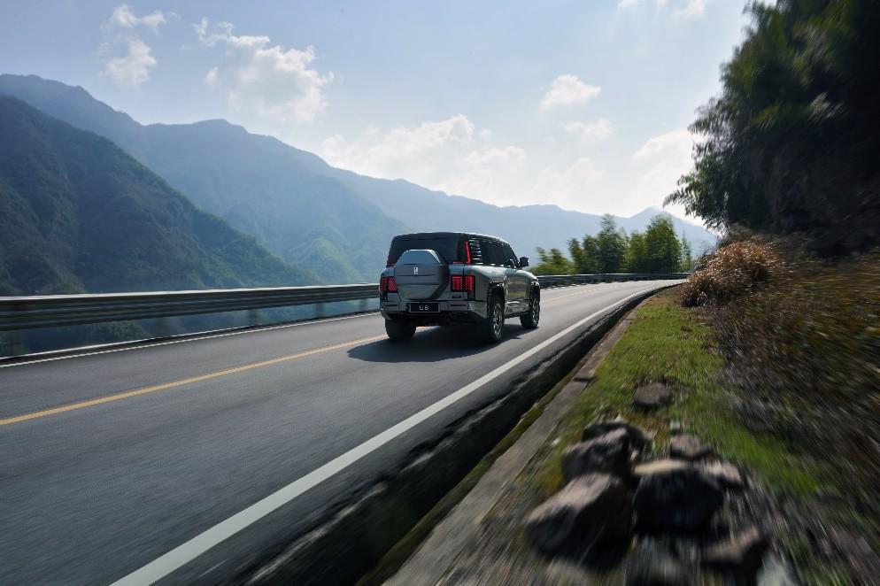 首搭云辇-P系统，仰望U8的车身控制系统究竟有多硬核？_搜狐汽车_搜狐网