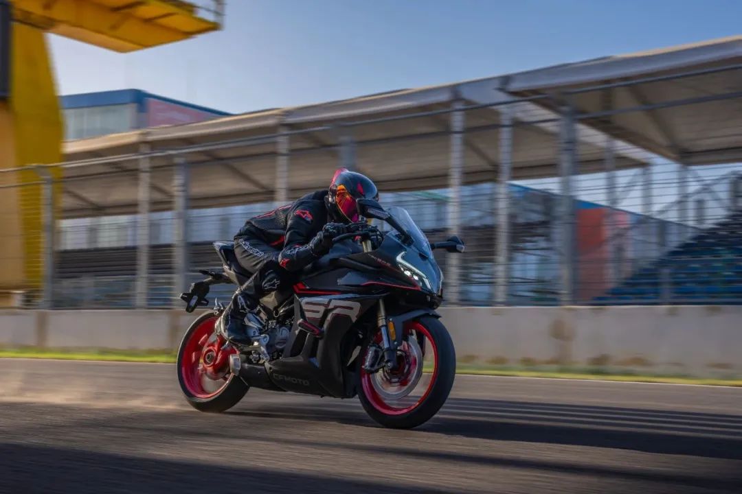 史上最强阵容，春风发布33580元450SR单摇臂、109980元1250TR-G等六款新品_搜狐汽车_搜狐网