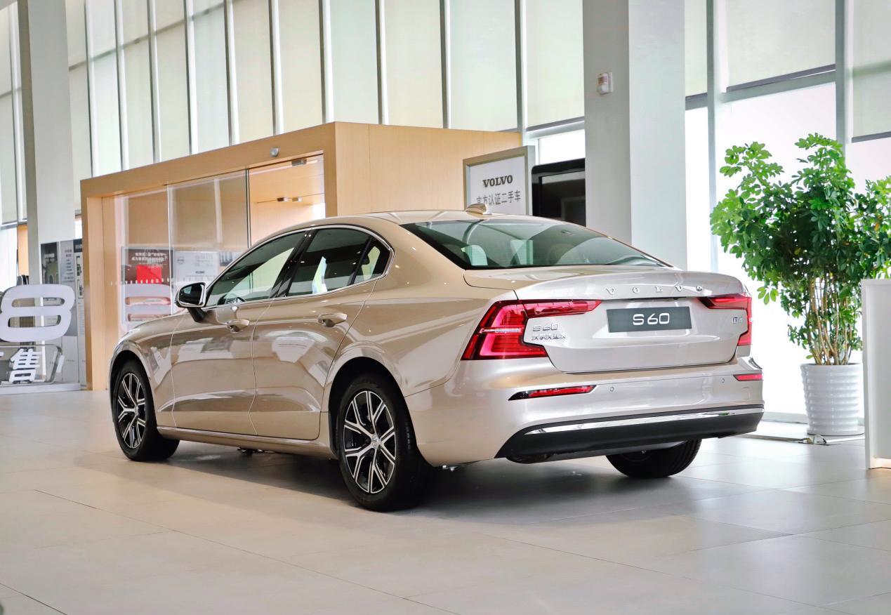 年轻人的第一辆豪华车？S60和CT5究竟该怎么选_搜狐汽车_搜狐网