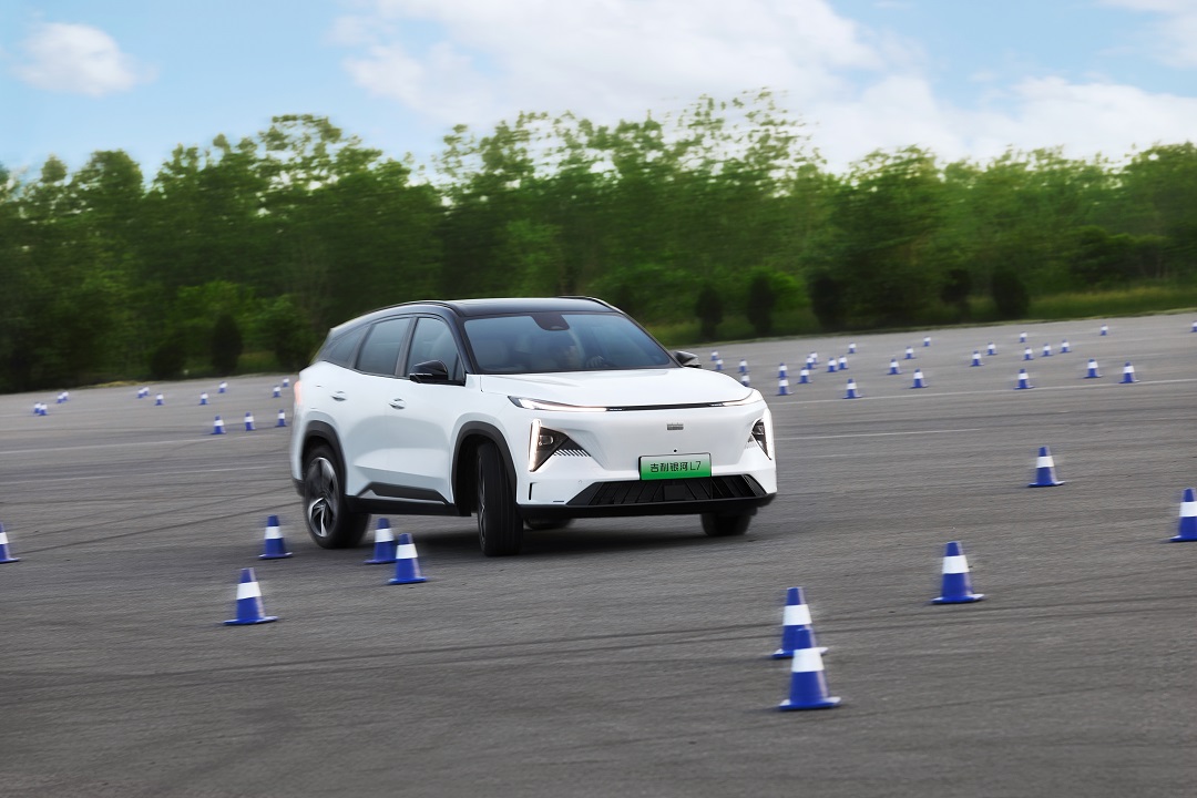 首搭雷神8848+3DHT Pro 如何兼顾性能与经济性？ 抢鲜试驾吉利银河L7_搜狐汽车_搜狐网