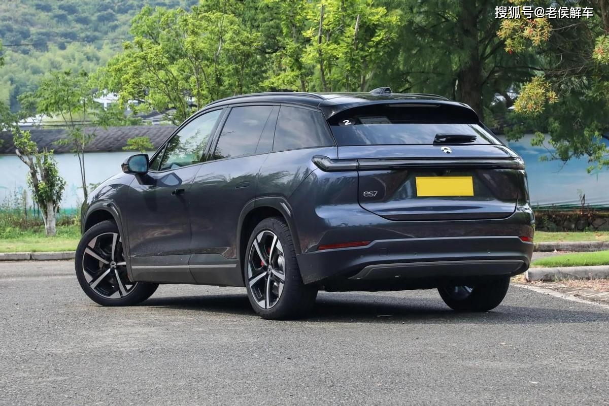 “大五座”SUV的对决！岚图FREE对比蔚来ES7，谁更值得入手？_搜狐汽车_搜狐网