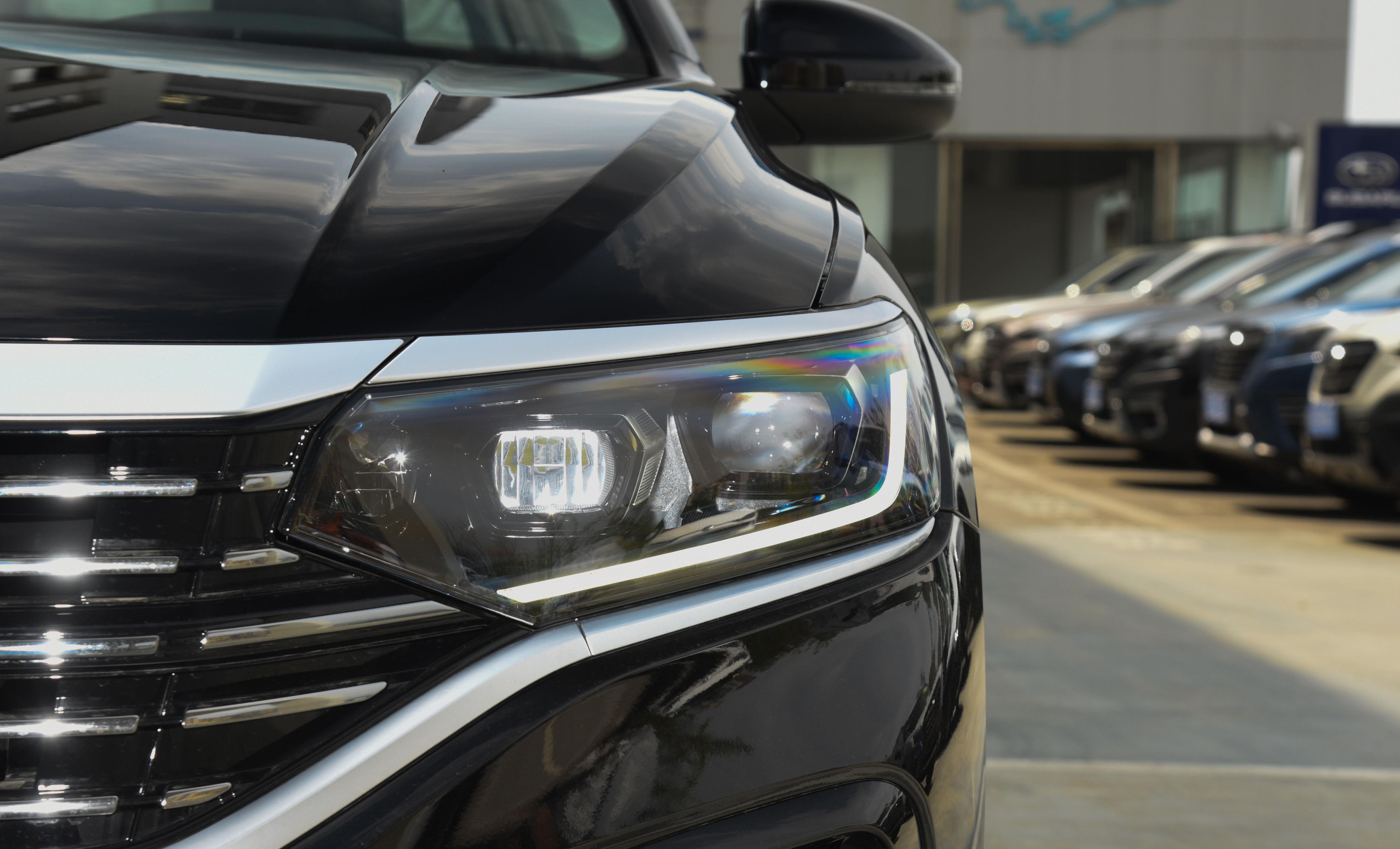 大众下血本了！降价换量！油耗6.3L，轴距2871mm，带你见帕萨特_搜狐汽车_搜狐网