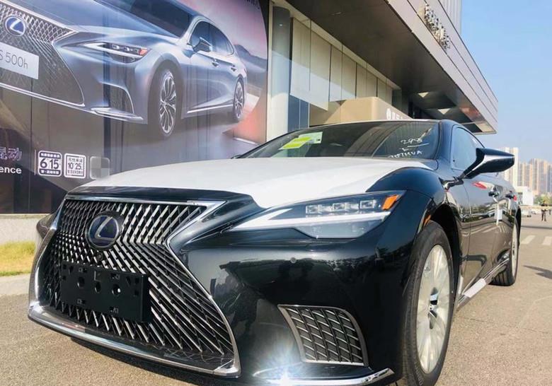 2021款雷克萨斯LS500h到店，豪华感不输7系，V6混动_搜狐汽车_搜狐网