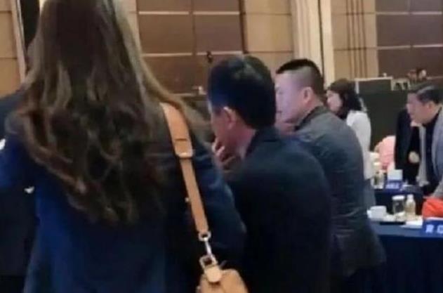 马云190美女保镖曝光，与马云同行走出“六亲不认”的步伐 -6parkbbs.com