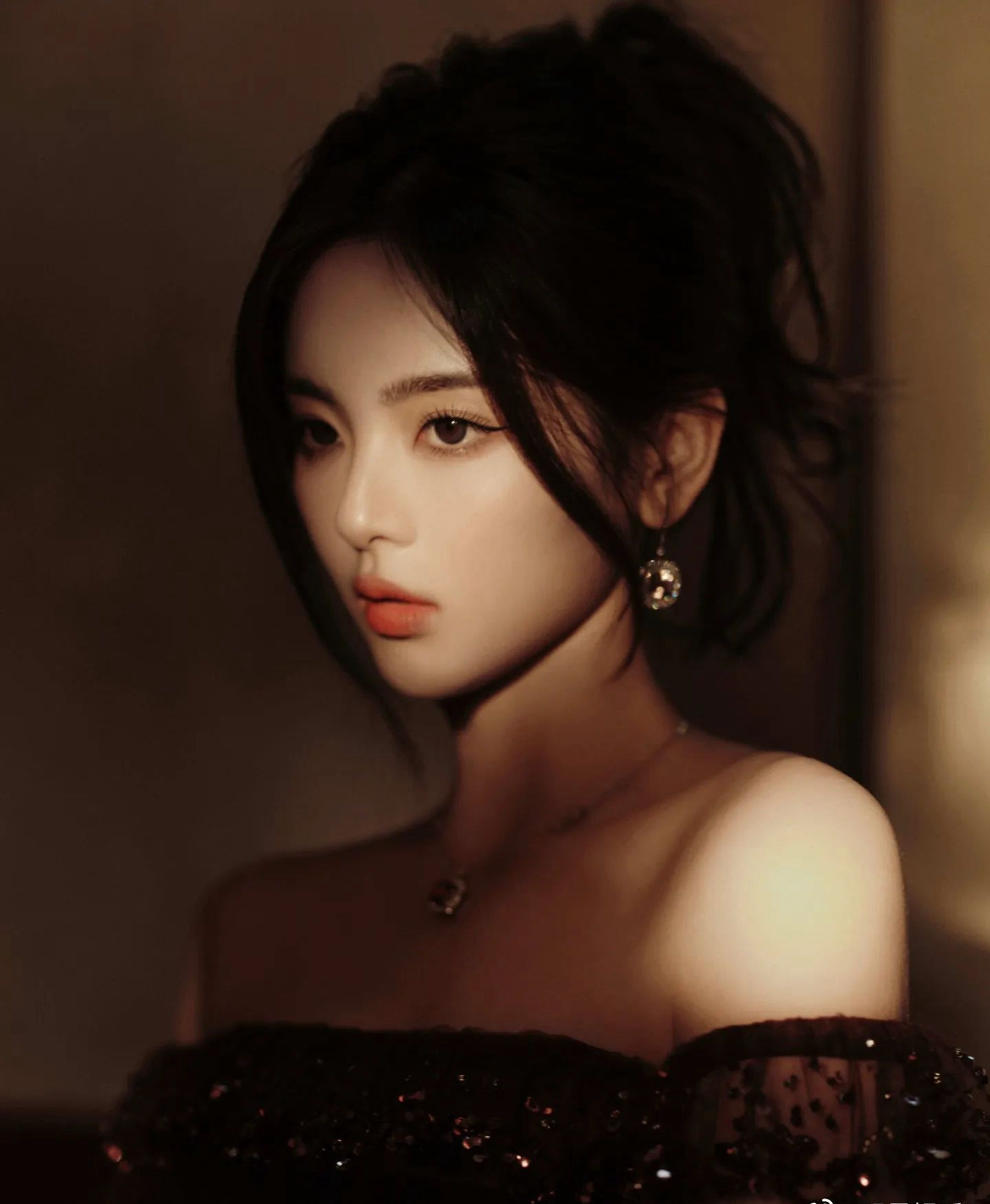 杨超越一字齐肩亮闪连衣裙性感写真 -6parkbbs.com