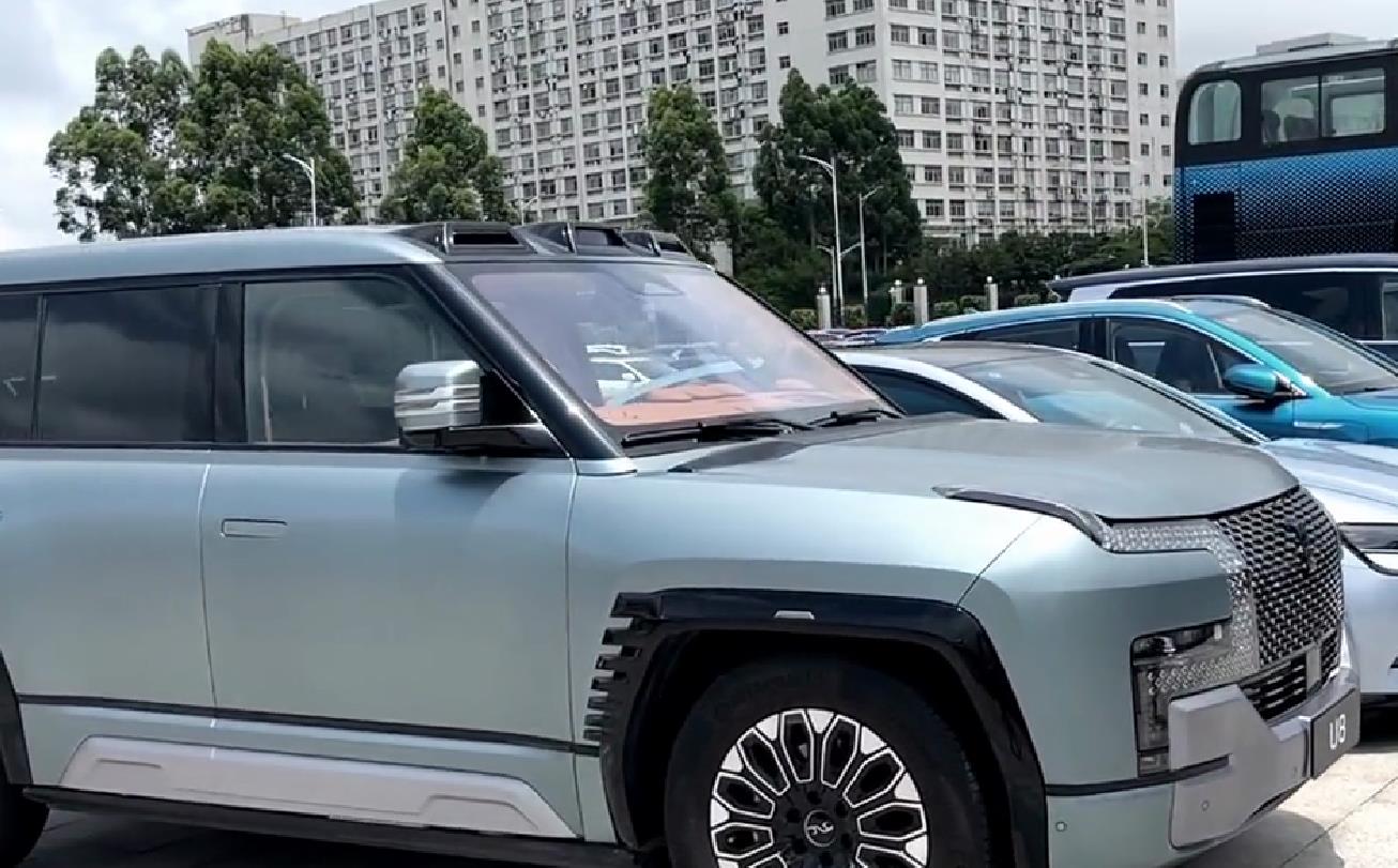 仰望U8再现新版本，2.0T增程+1197马力轮边电机，路虎卫士不香了_搜狐汽车_搜狐网