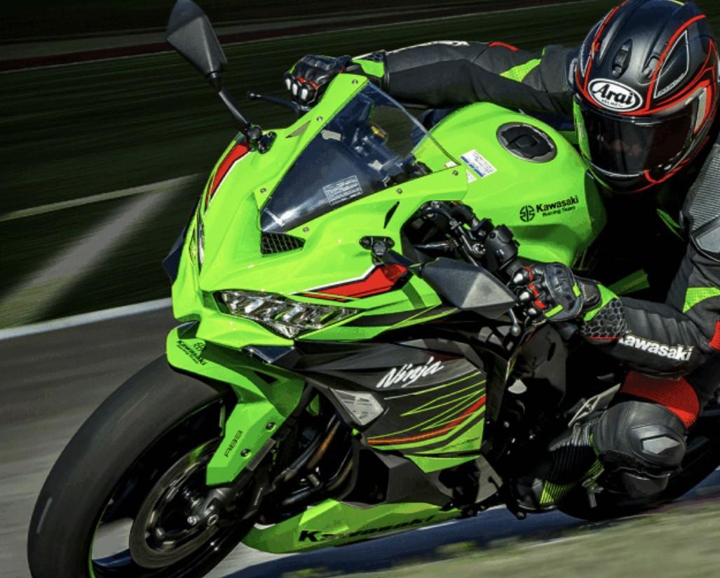 出场即王者！400CC级别最大马力达80匹，为何川崎ZX-4R这么强悍？_搜狐汽车_搜狐网