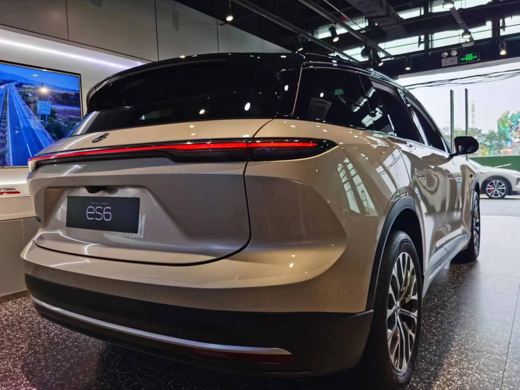 蔚来ES6探店：选装后逼近40万，离月销破万还有多远？_搜狐汽车_搜狐网