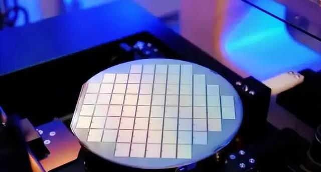 国外传来新消息，光刻机巨头ASML，和俄罗斯说再见？ -6parkbbs.com