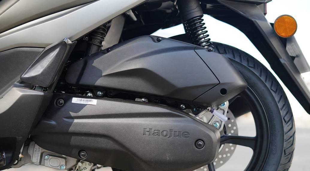 QJ鸿150全面对比豪爵UHR，150踏板之争剩者为王！_搜狐汽车_搜狐网