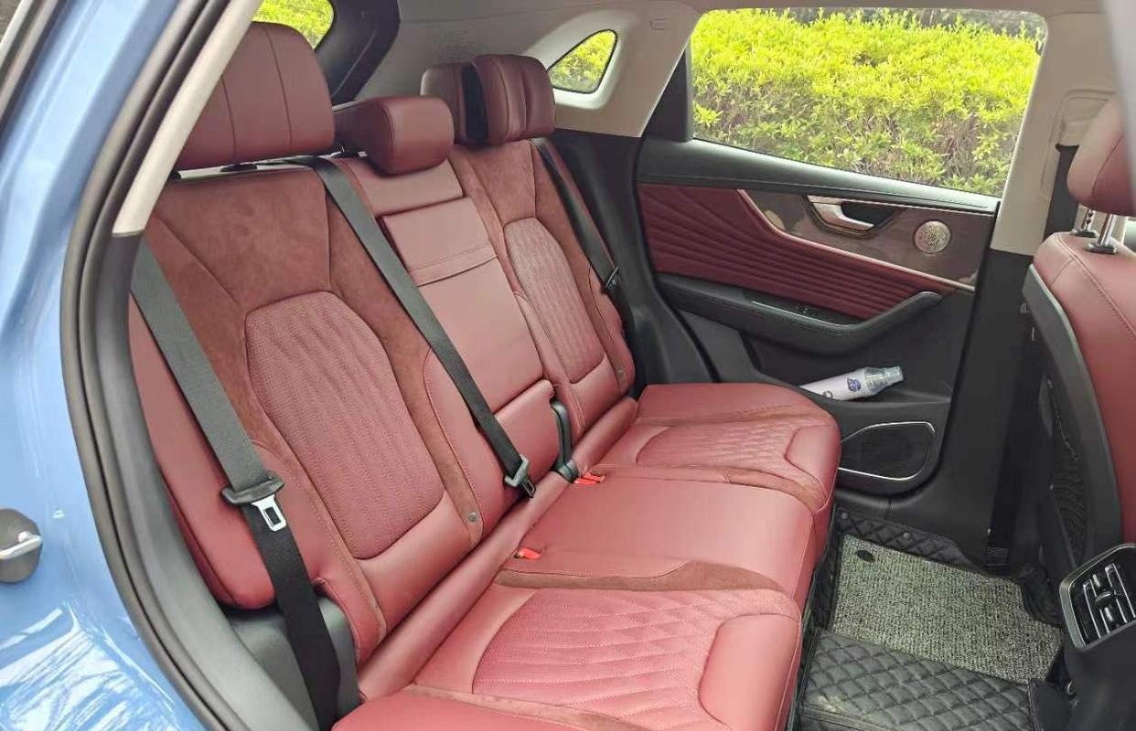 宽超1米9，配8AT加速7s级，红旗HS5为何销量狂飙？_搜狐汽车_搜狐网