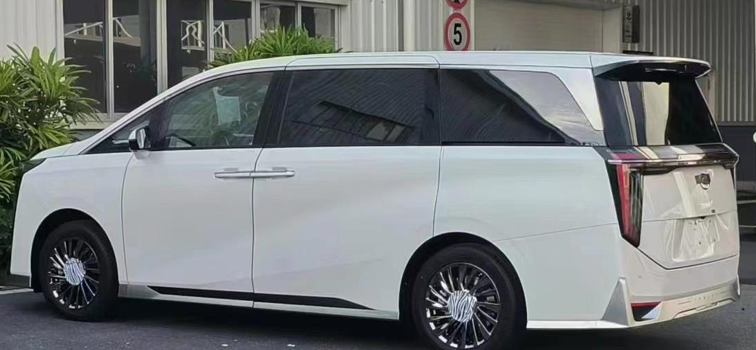 配丰田2.0T混动油耗5L，新传祺M8长5212mm，媲美雷克萨斯LM_搜狐汽车_搜狐网