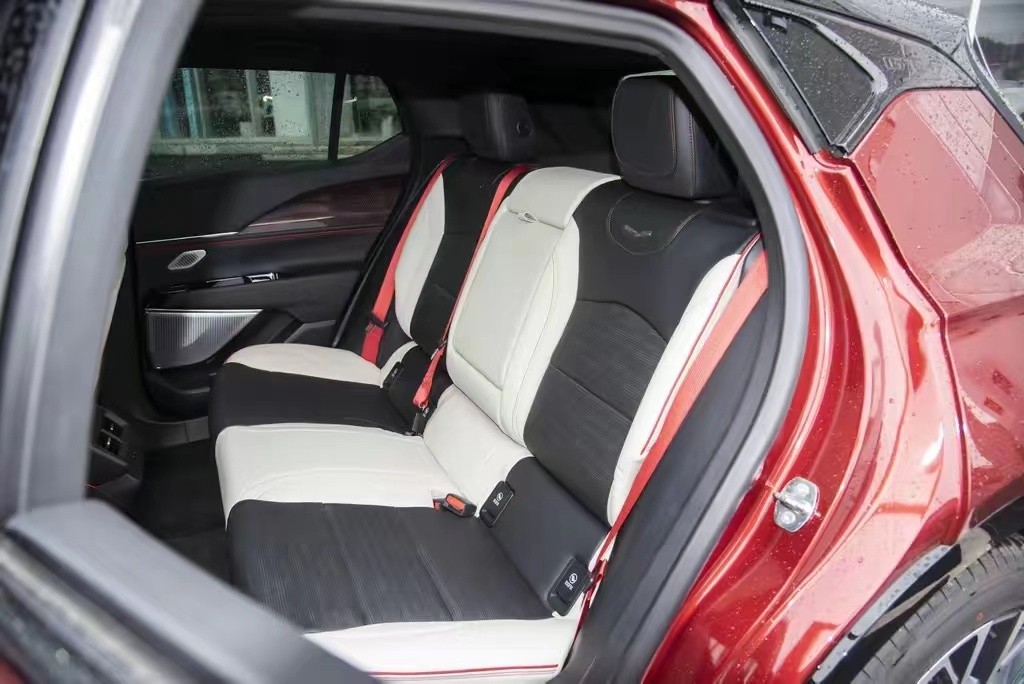 入门211马力+9AT，还带33英寸大连屏，凯迪拉克GT4究竟有多强？_搜狐汽车_搜狐网